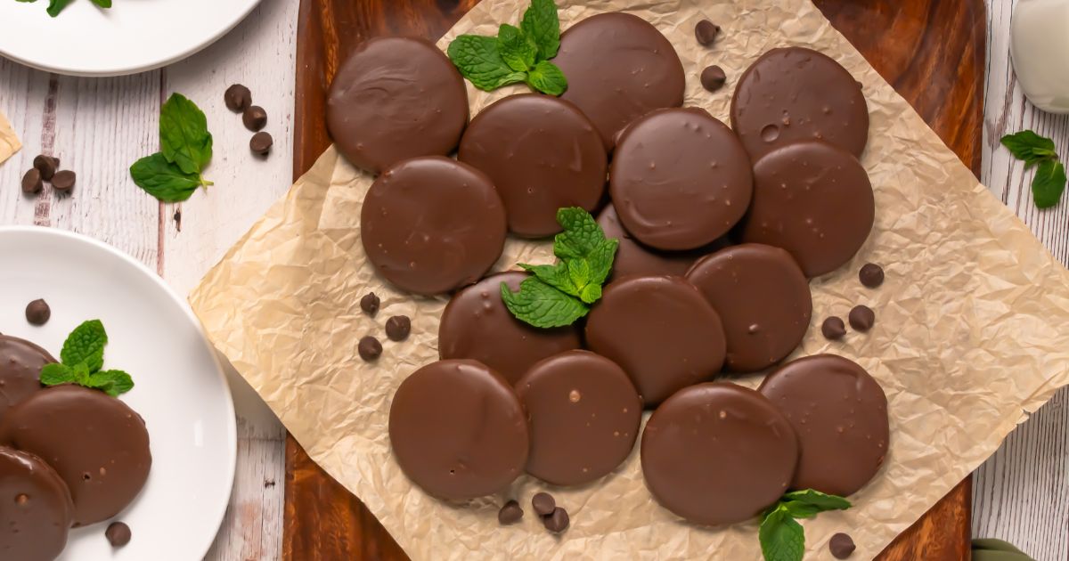 Homemade Thin Mint Cookies - Celebrating Simply